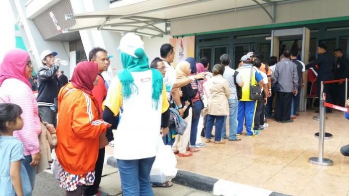 Opini: Budaya Mengantre di Indonesia | Portal Wanita Muda