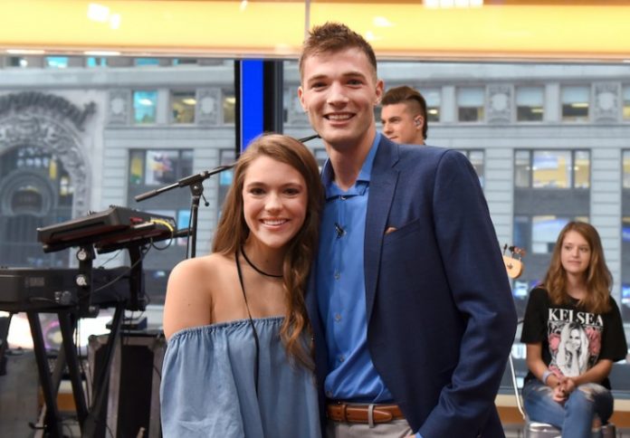 Pasangan Tinder ini Akhirnya Bertemu Secara Langsung di Acara Good ...