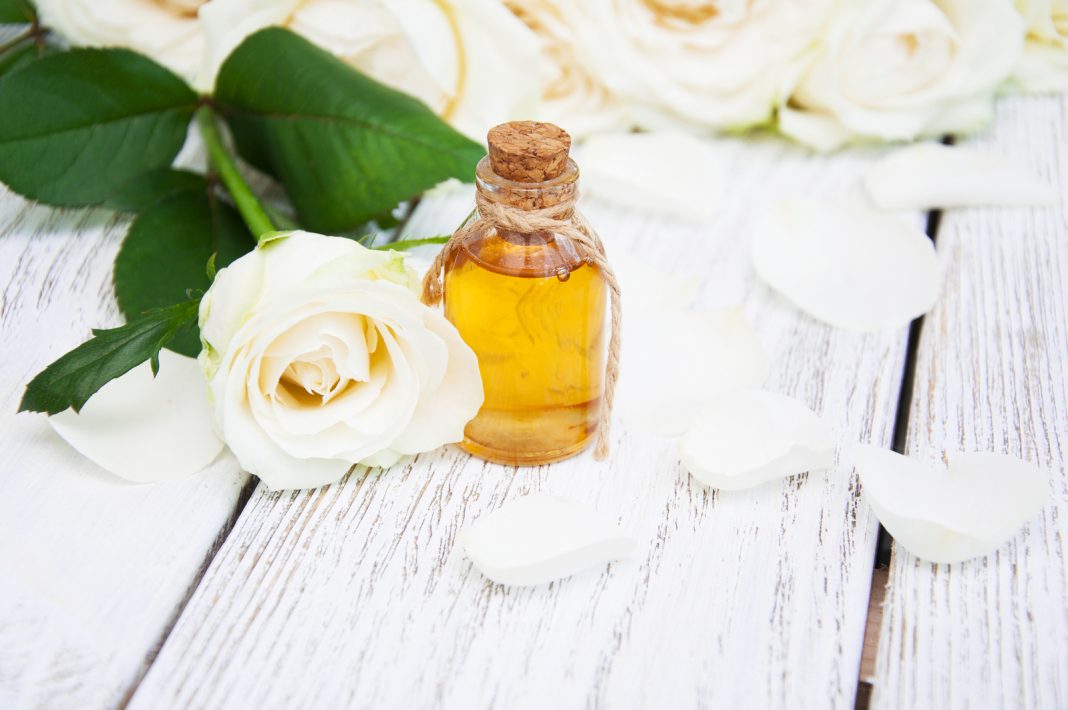 Begini Perbedaan Bahan Sintetis dan Alami Pada Parfum | Portal Wanita Muda Begini Perbedaan Bahan Sintetis dan Alami Pada Parfum | Portal Wanita Muda